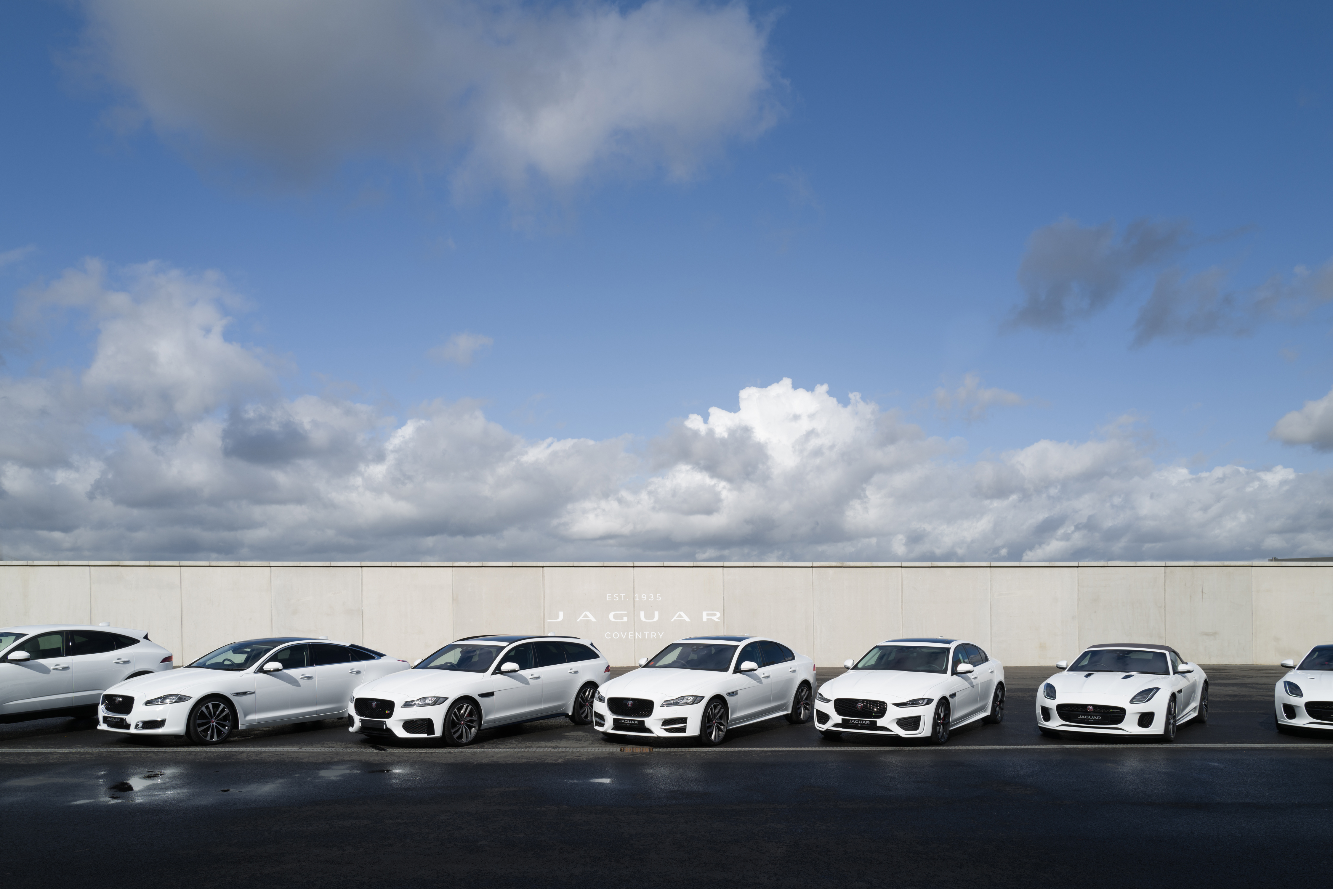 NEW JAGUAR DESIGN STUDIO: JAGUAR OPENS THE DOORS TO ITS HEART AND ...