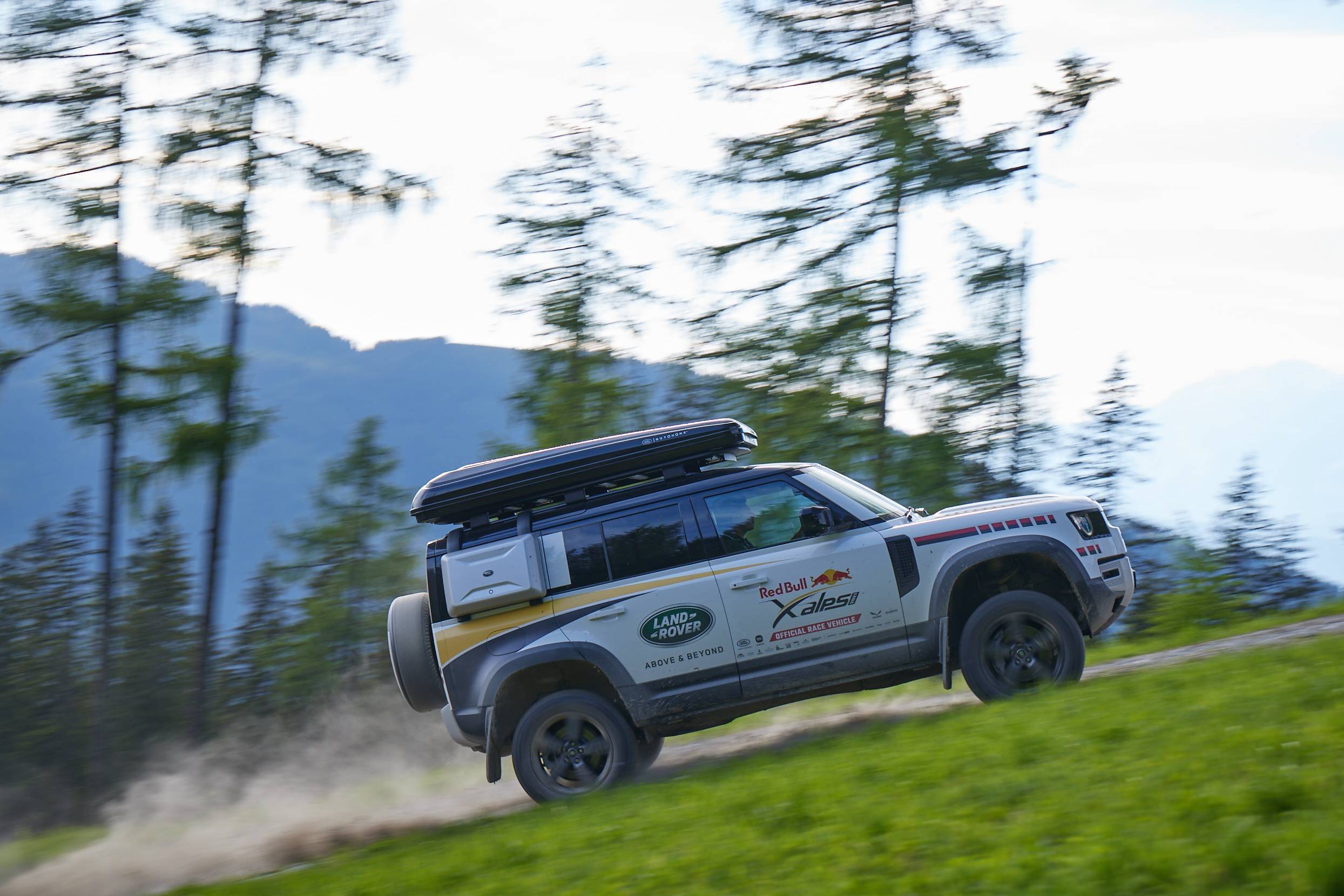 LAND ROVER DEFENDER SUPPORTS THE WORLD’S TOUGHEST ADVENTURE RACE | JLR ...
