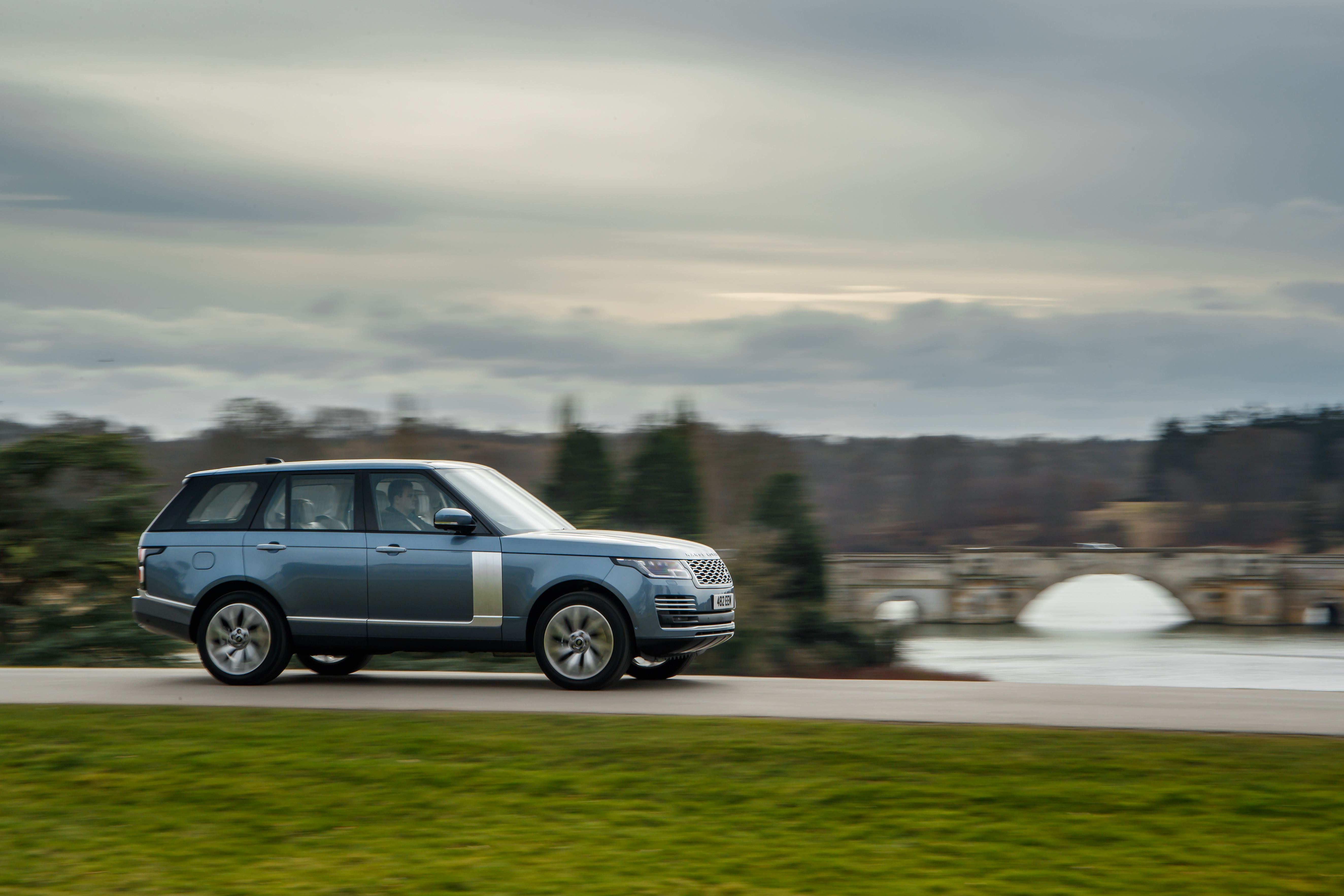 LUXURY RANGE ROVER GETS EVEN MORE REFINED | Land Rover International ...