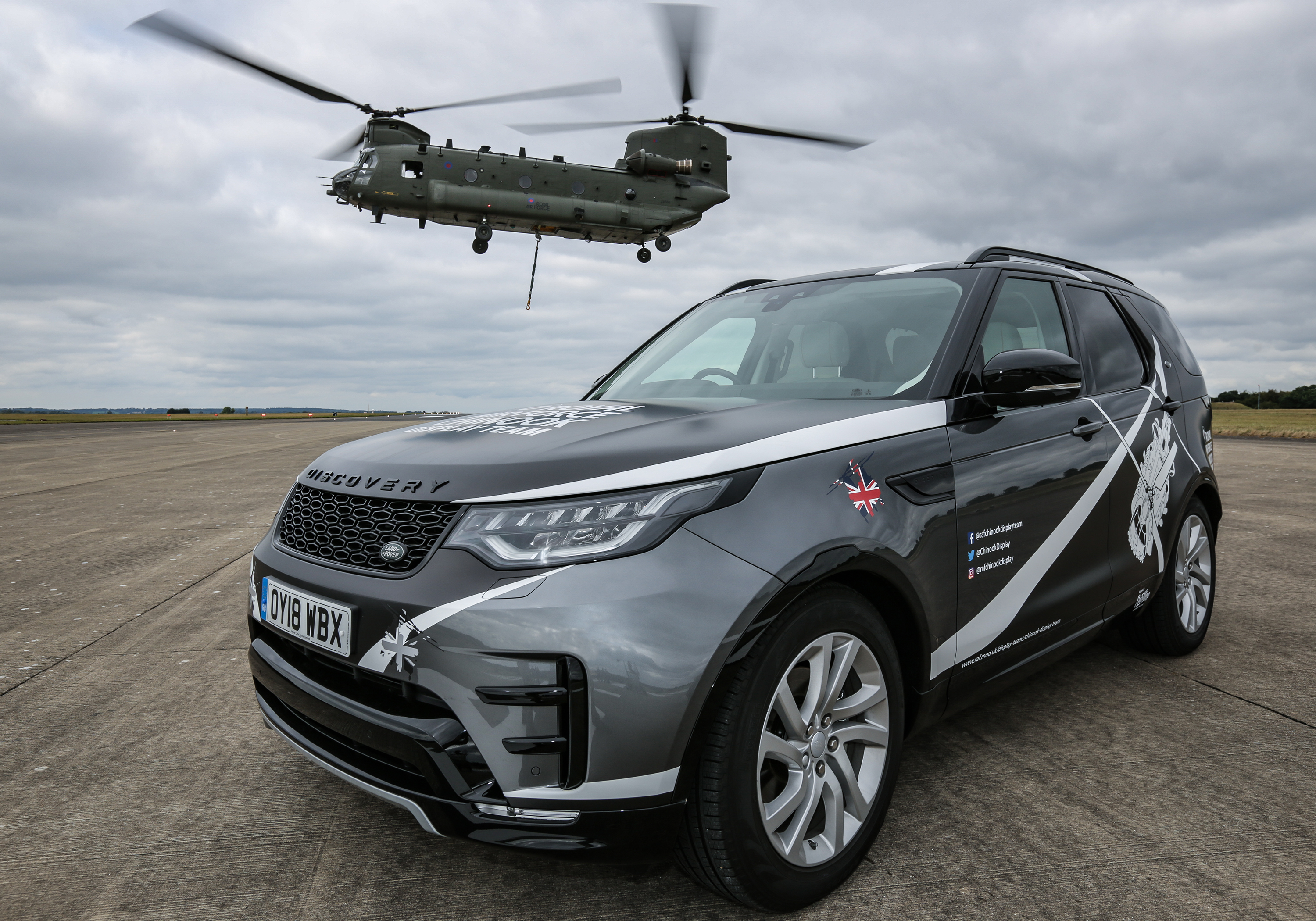 LAND ROVER PARTNERS WITH RAF CHINOOK DISPLAY TEAM | Land Rover Homepage UK