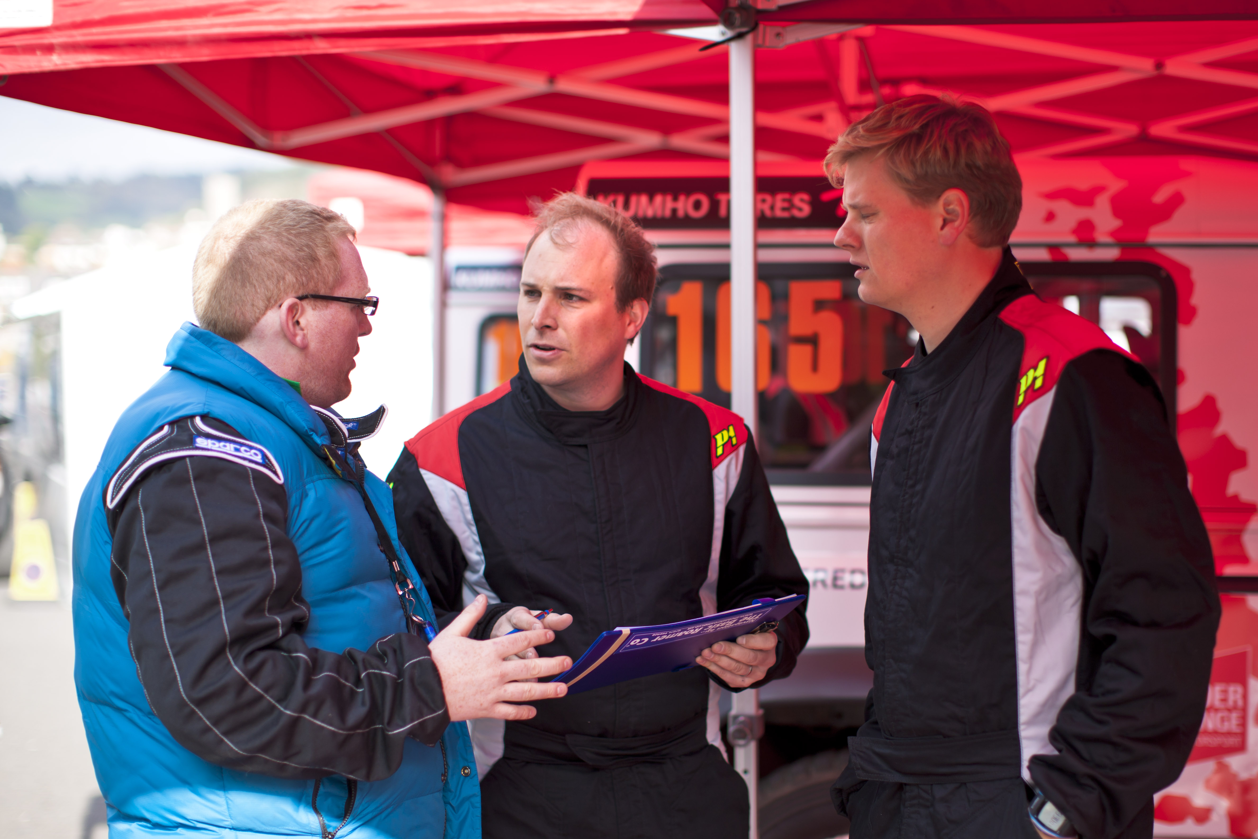 Encouraging Start to 2015 Defender Challenge with Edd Cobley Leading ...