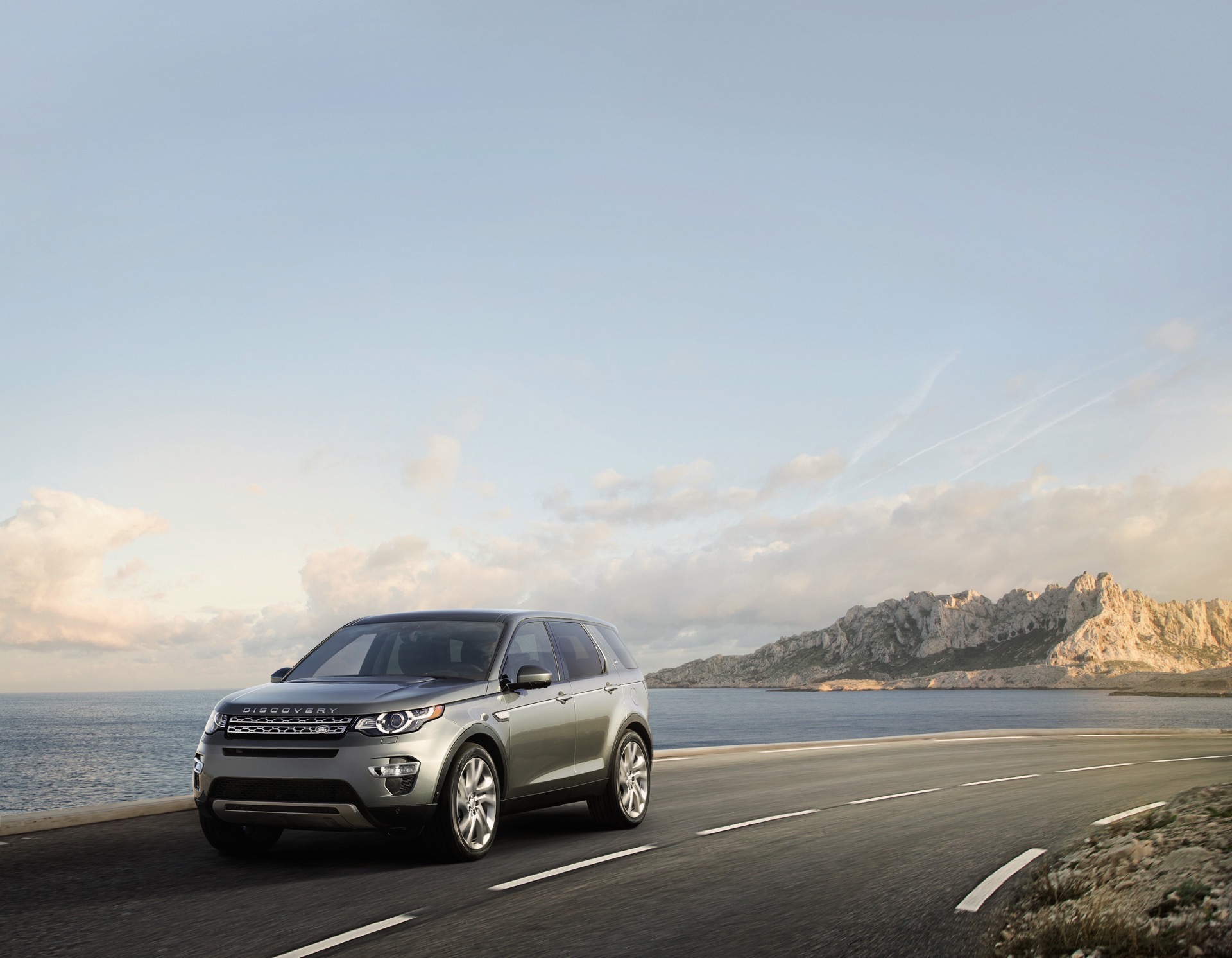 磁力的魔术 揭开路虎发现神行MagneRide™减震的奥秘 | Land Rover Media Newsroom