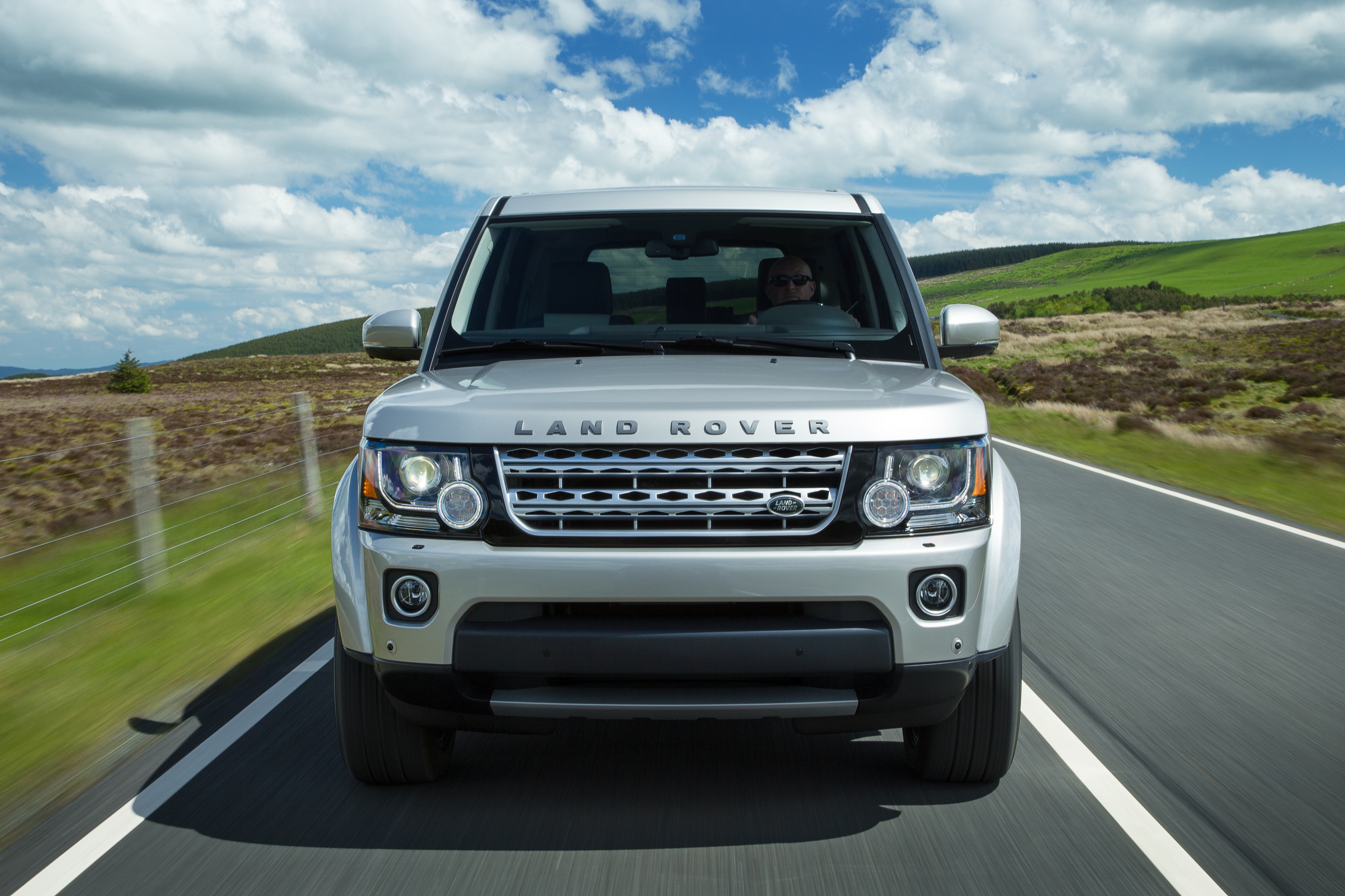 2015 Land Rover LR4 Capability, Confidence And Comfort | Land Rover ...