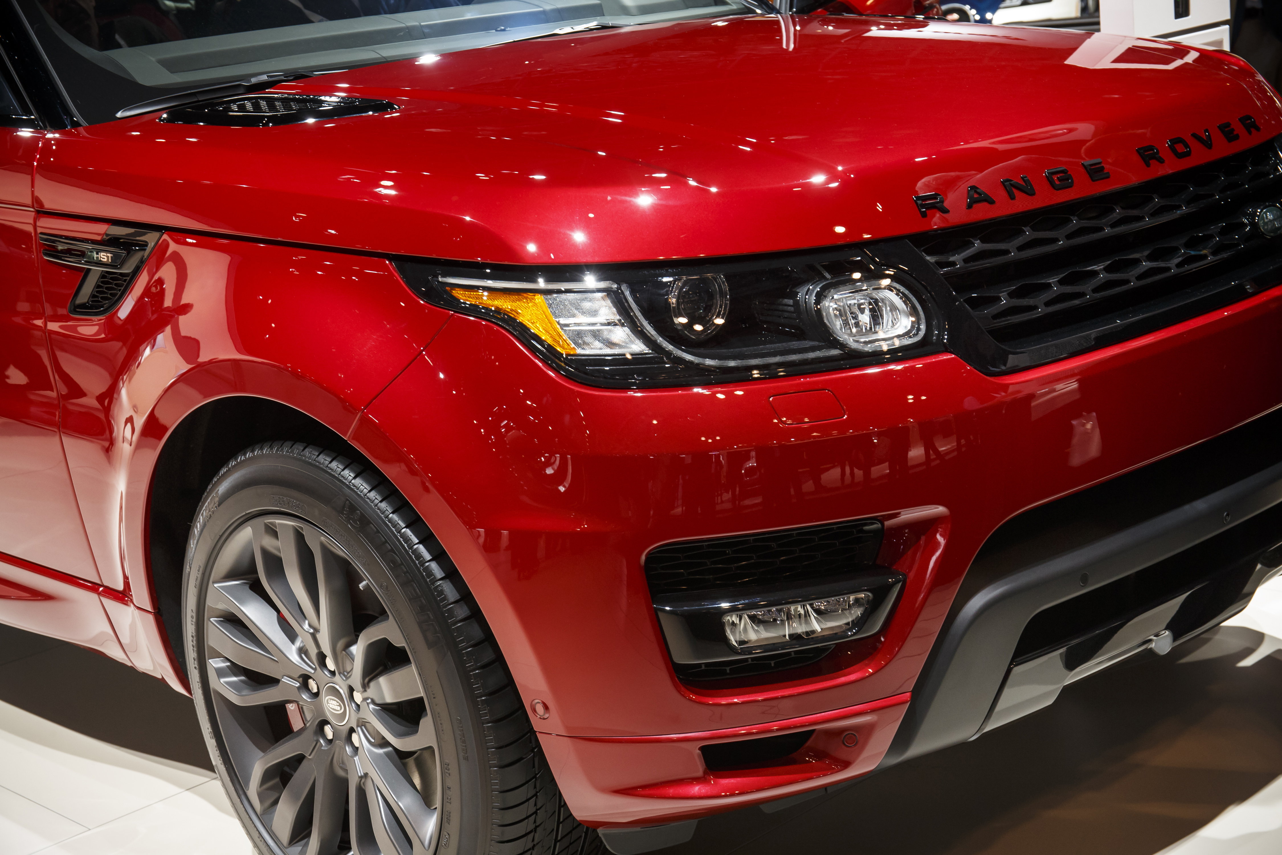 New flagship Range Rover SVAutobiography debuts at the New York Auto ...