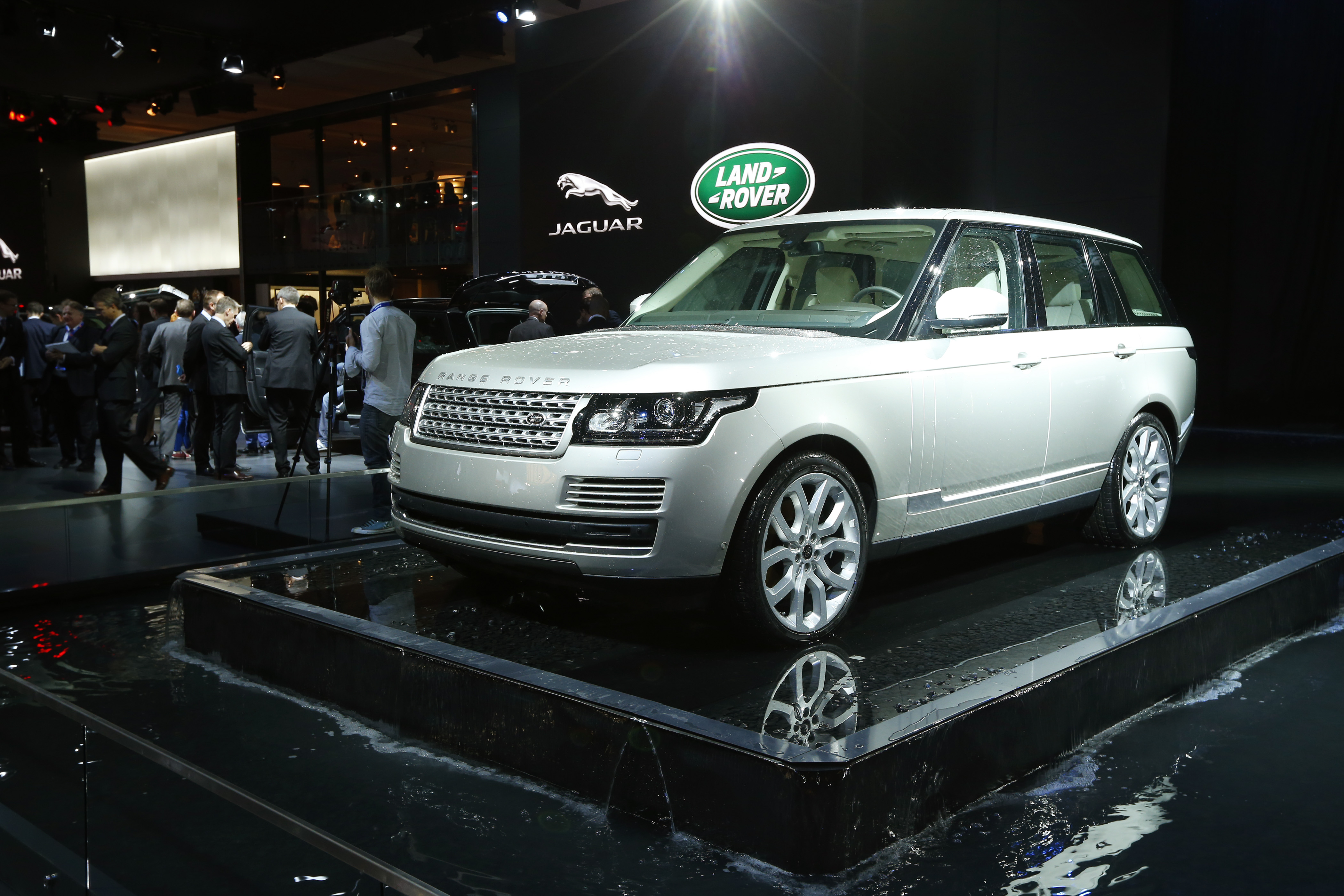 Land Rover Celebrates The Best Of British In The Heart Of Paris | Land ...