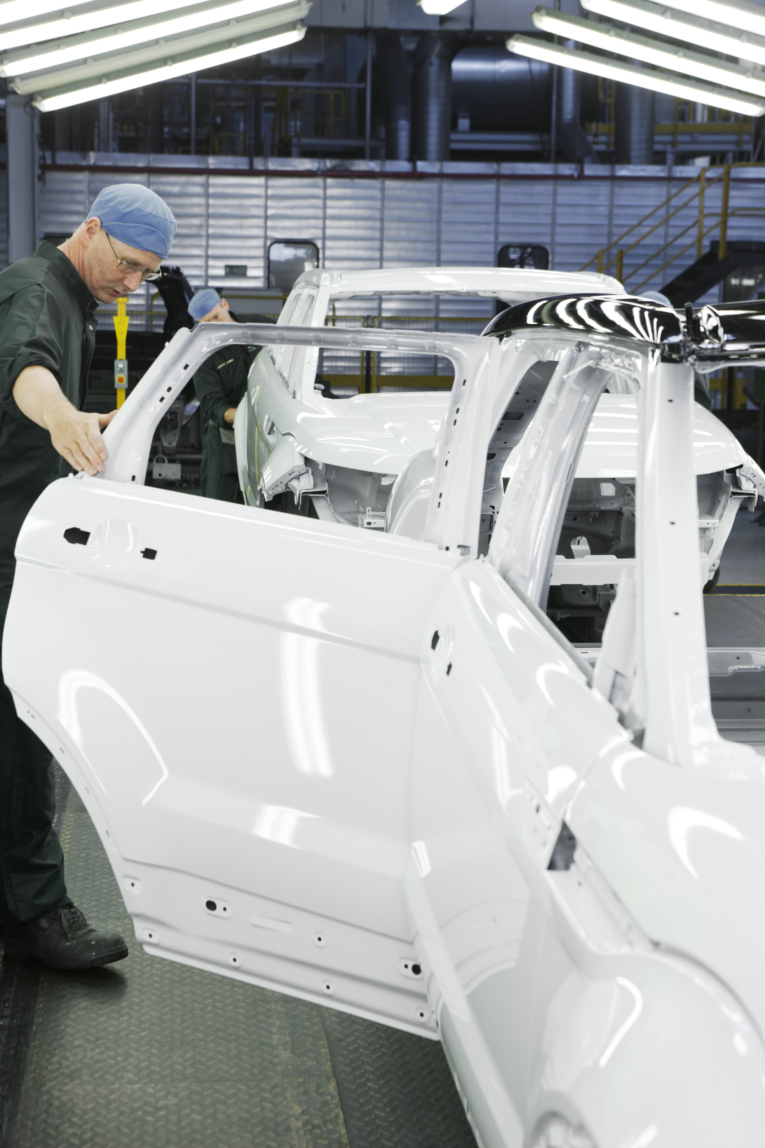 JLR Creates 1,000 New Jobs To Increase UK Vehicle Production | Land ...