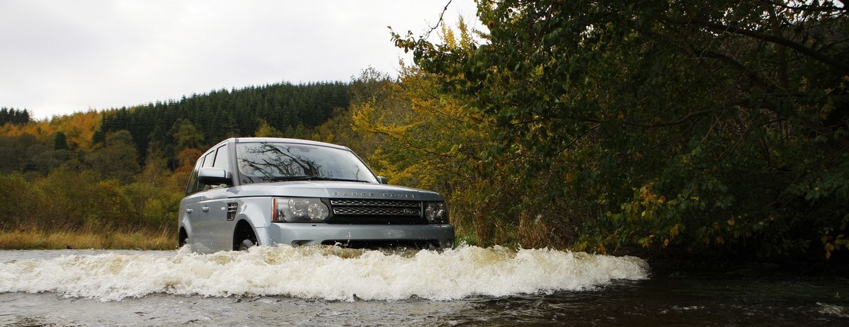 Land Rover proves its strength in UK storms | Land Rover Media Newsroom