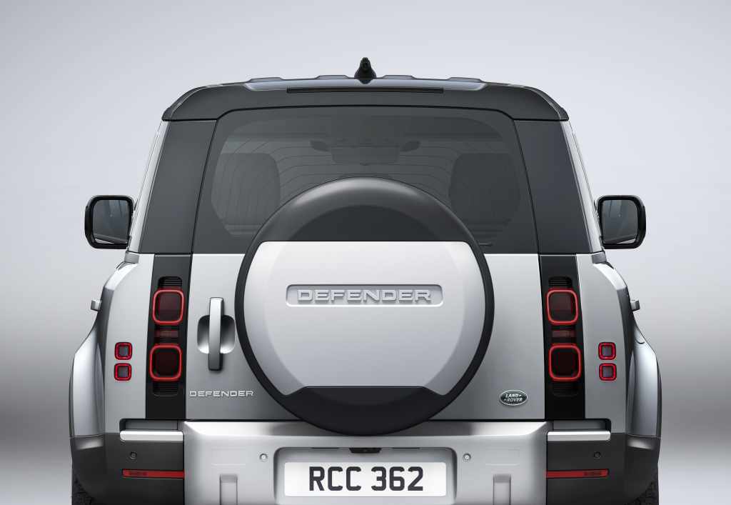 DISTINCTIVE SILHOUETTE - STATIC: THE NEW LAND ROVER DEFENDER | JLR ...