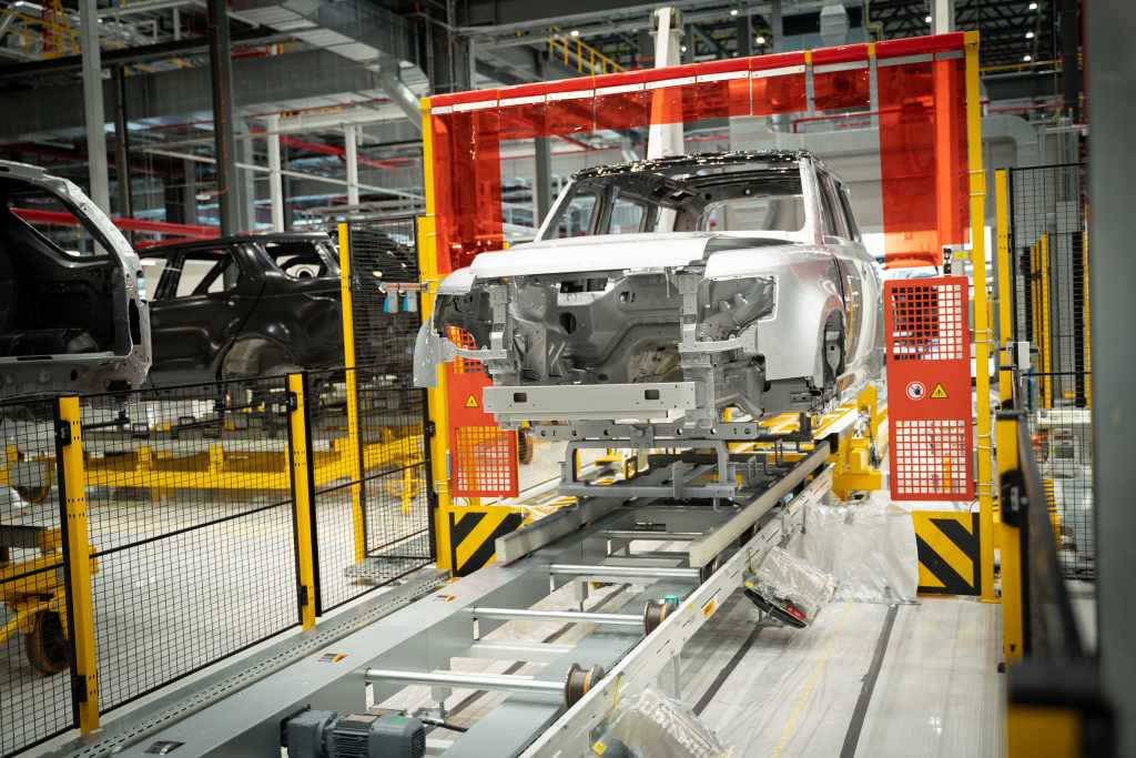MANUFACTURING: THE NEW LAND ROVER DEFENDER | Land Rover Media Newsroom
