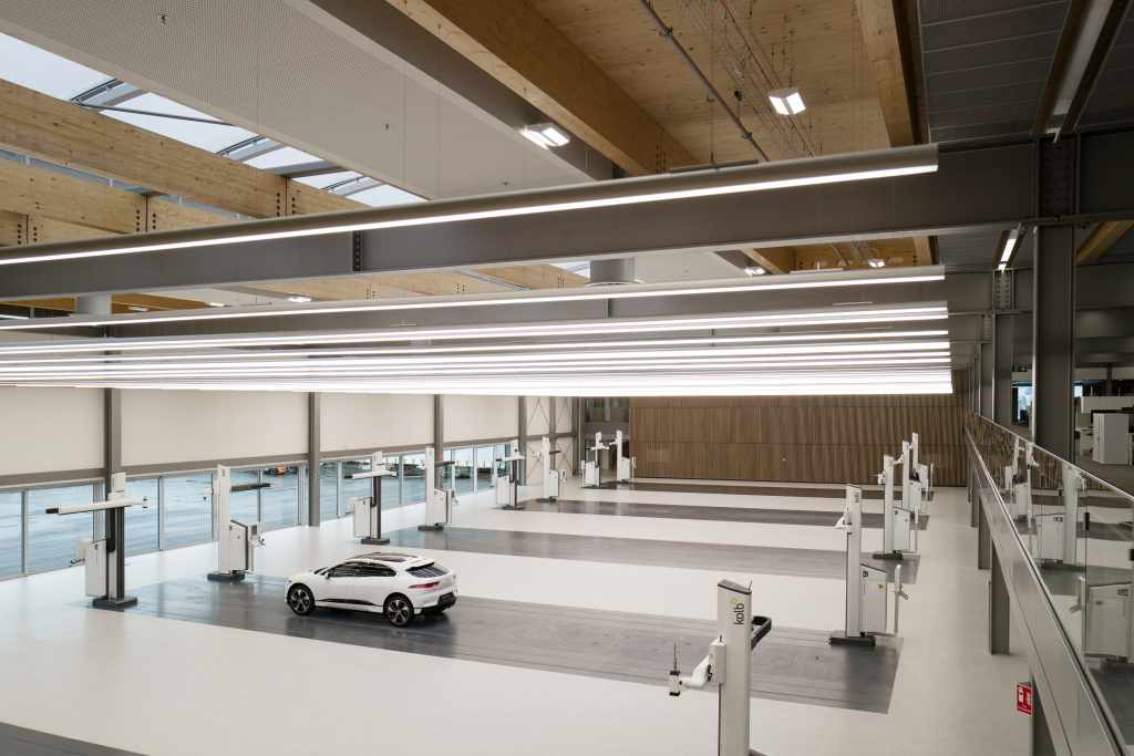 NEW JAGUAR DESIGN STUDIO: JAGUAR OPENS THE DOORS TO ITS HEART AND ...