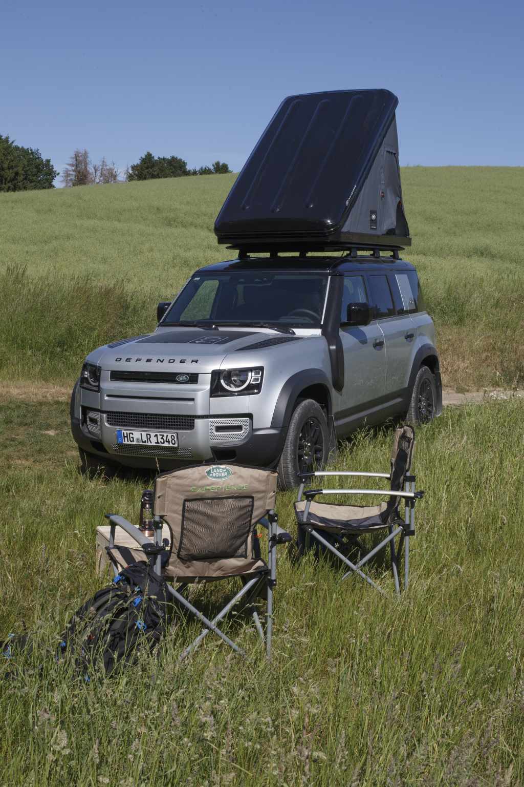 Land Rover bietet den neuen Defender mit Dachzelt für Roadtrips in ...