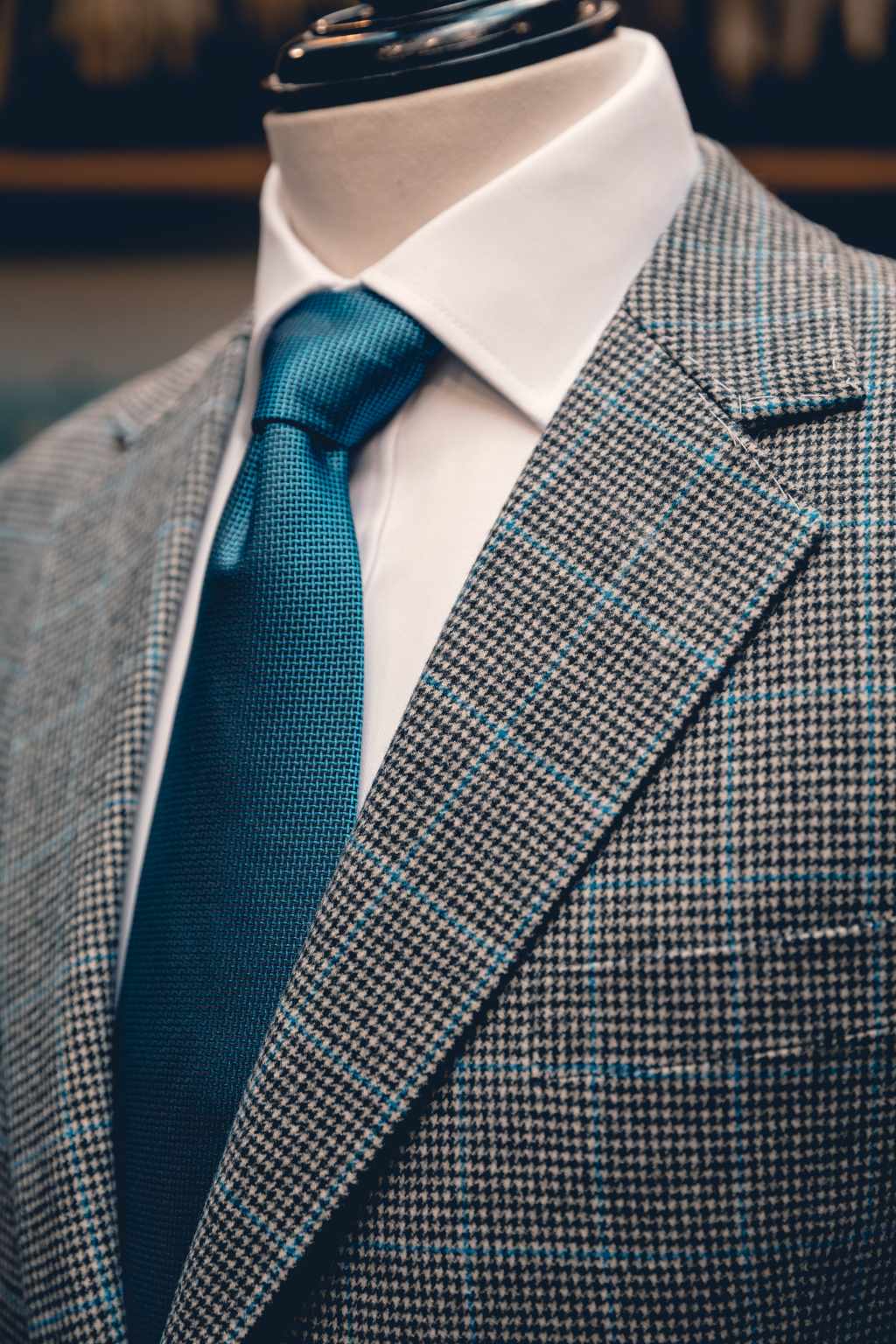 LAND ROVER AND HENRY POOLE CREATE UNIQUE FABRIC TO CELEBRATE 50 YEARS ...