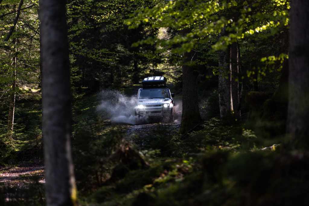 LAND ROVER DEFENDER SUPPORTS THE WORLD’S TOUGHEST ADVENTURE RACE ...