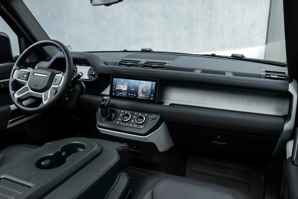 DEFENDER 110 X-DYNAMIC SE D300 - STATIC, DETAIL AND INTERIOR | Land ...