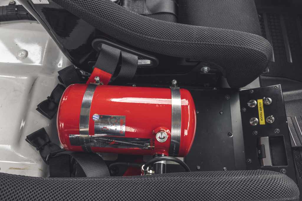 BOWLER DEFENDER CHALLENGE VEHICLE - INTERIOR IMAGES | Land Rover Media ...