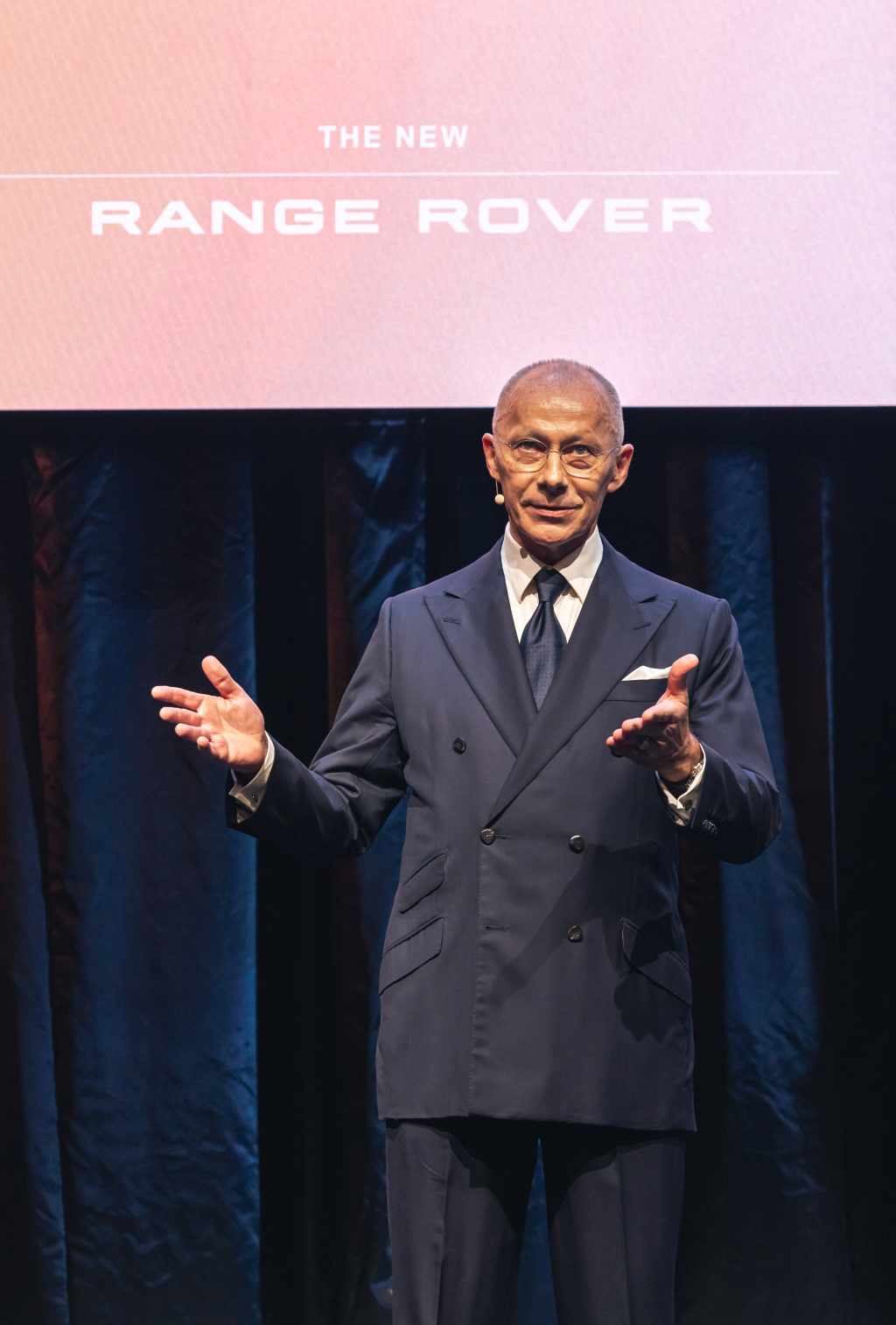 WORLD PREMIERE - THE NEW RANGE ROVER IS UNVEILED | JLR Media Newsroom