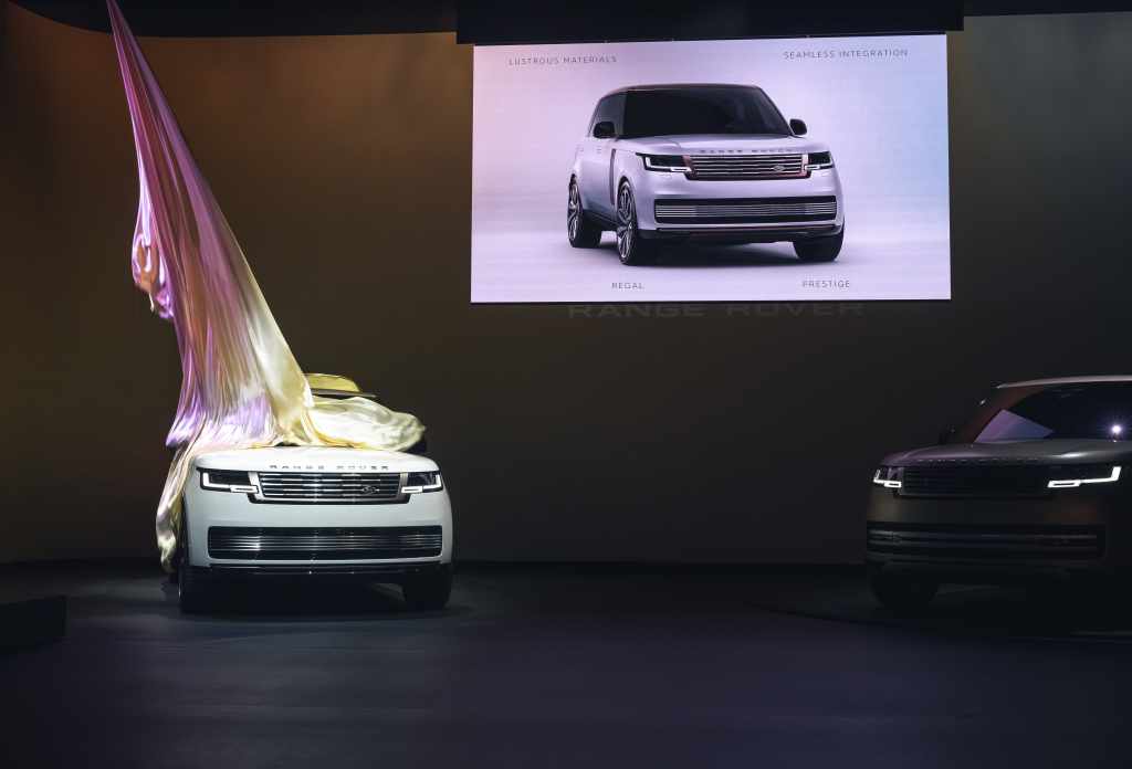 NEW RANGE ROVER WORLD PREMIERE - BREATHTAKING MODERNITY, PEERLESS ...