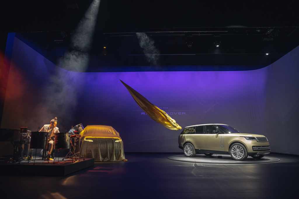 NEW RANGE ROVER WORLD PREMIERE - BREATHTAKING MODERNITY, PEERLESS ...