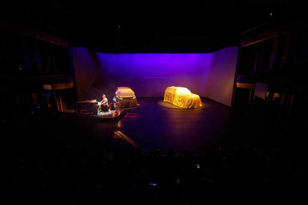 NEW RANGE ROVER WORLD PREMIERE - BREATHTAKING MODERNITY, PEERLESS ...