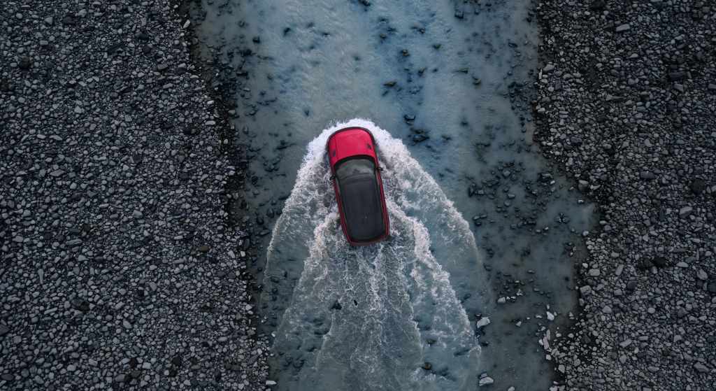 NEW RANGE ROVER SPORT REVEALED WITH EPIC SPILLWAY CLIMB | Land Rover ...
