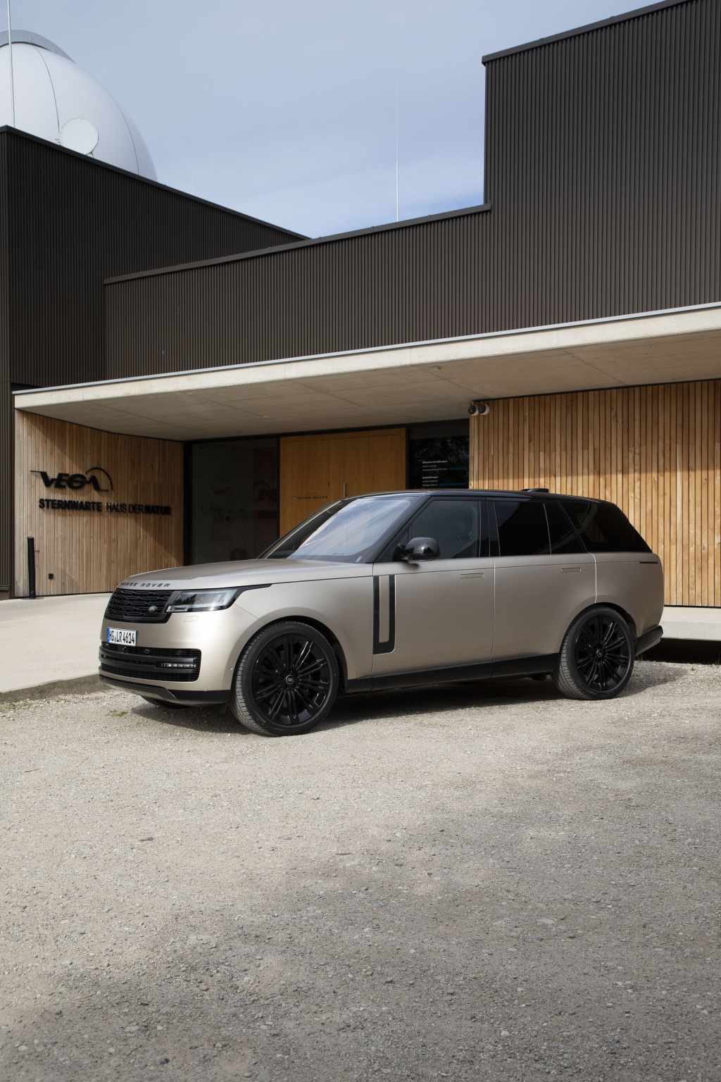 Der neue Range Rover - Sunset Gold/First Edition P530 | Land Rover ...