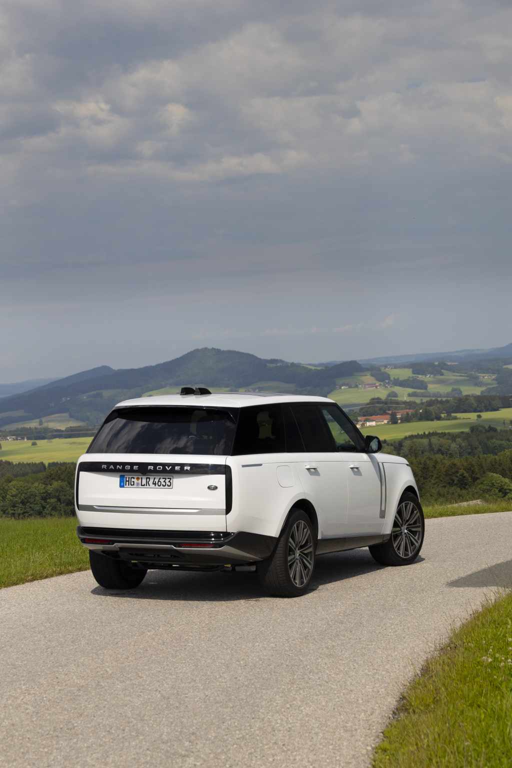 DER NEUE RANGE ROVER - FUJI WHITE D350 | Land Rover Media Newsroom