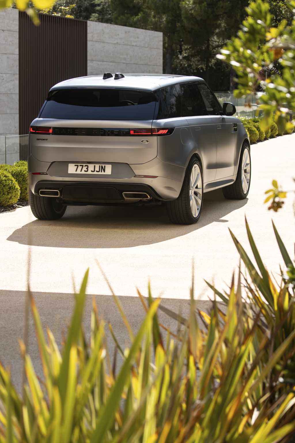 New Range Rover Sport P400 | Land Rover Media Newsroom