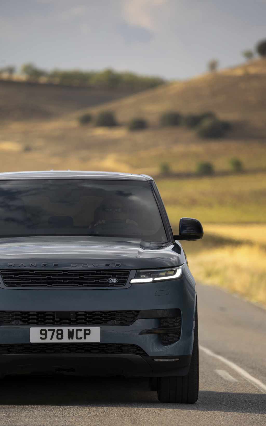 Range Rover Sport SE D300 - Giola Green | Land Rover Media Newsroom