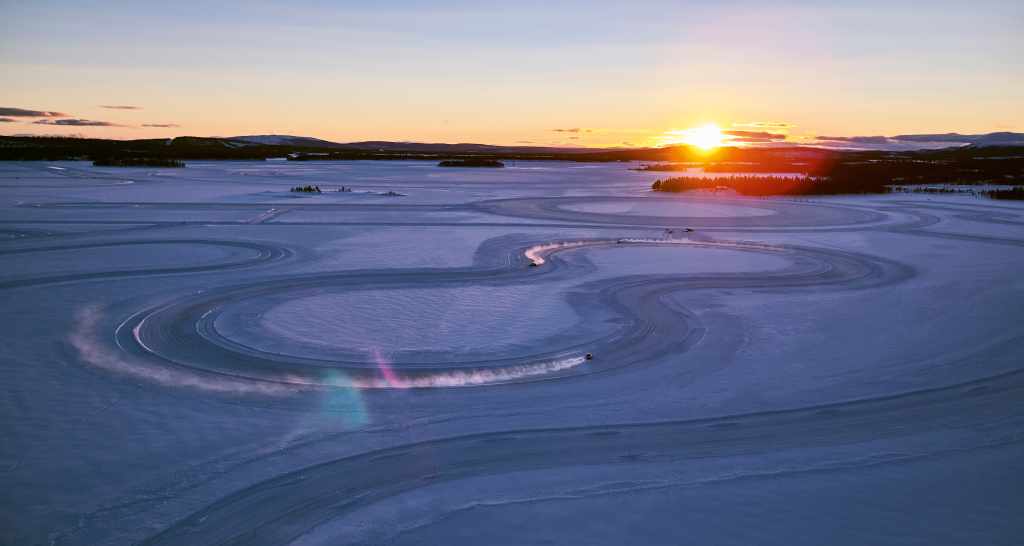 NEW RANGE ROVER SPORT DELIVERS ARCTIC THRILLS ON ICE ACADEMY EXPERIENCE ...