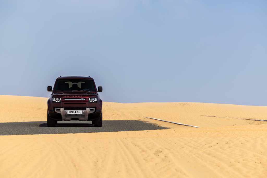 DEFENDER 130 SE P400 - SEDONA RED - DYNAMIC | Land Rover Media Newsroom