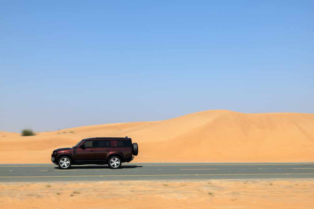 DEFENDER 130 SE P400 - SEDONA RED - DYNAMIC | Land Rover Media Newsroom