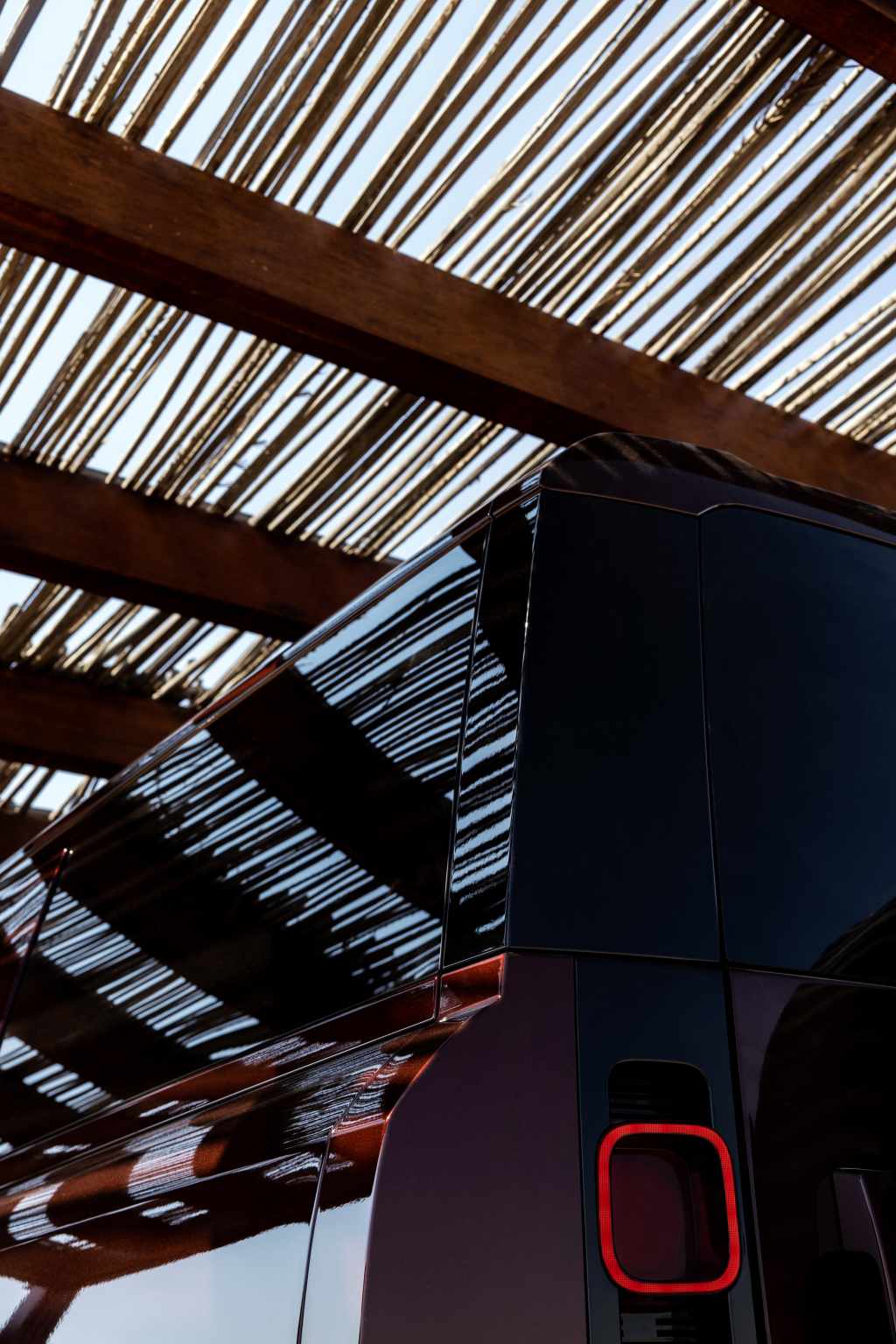 DEFENDER 130 SE P400 - SEDONA RED - LOCATION | Land Rover Media Newsroom