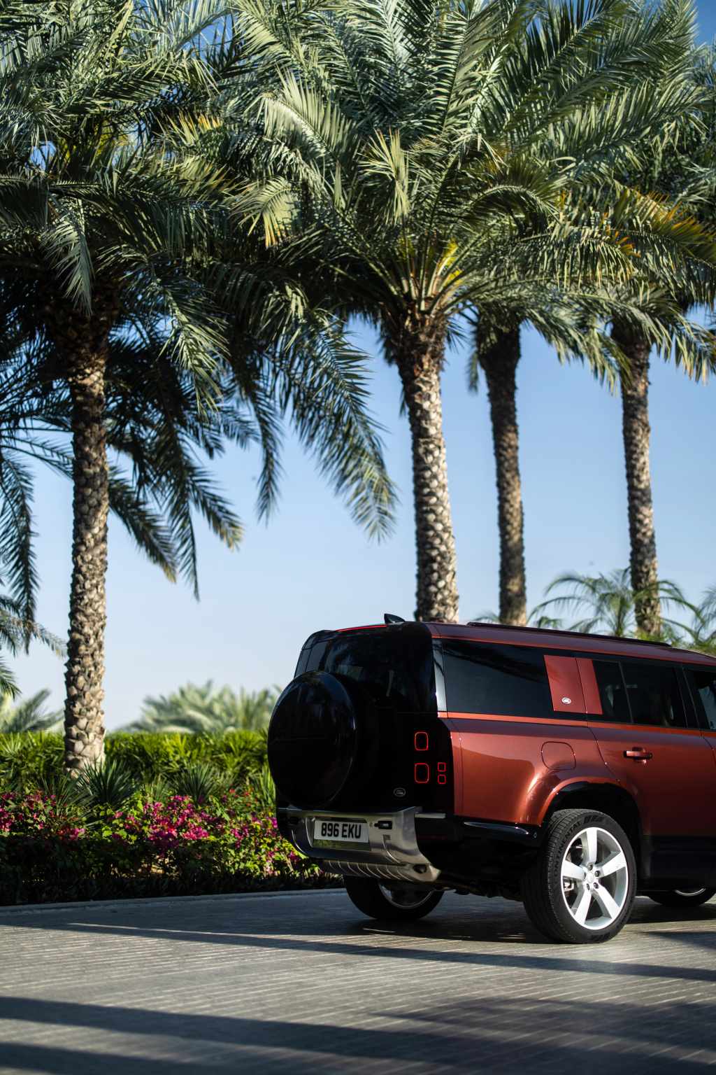 DEFENDER 130 SE P400 - SEDONA RED - LOCATION | Land Rover Media Newsroom