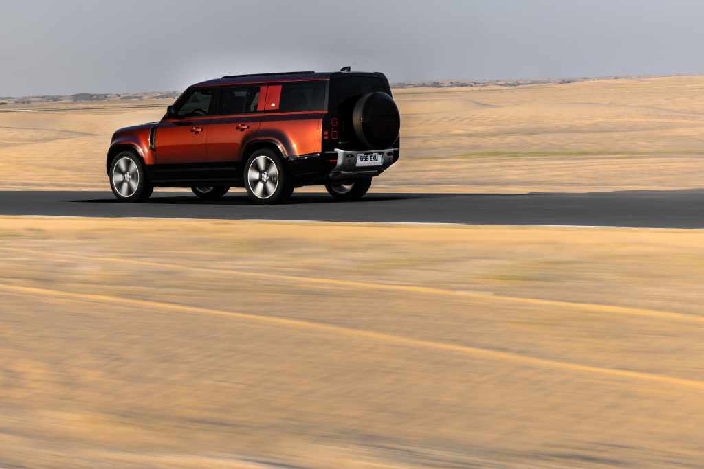 DEFENDER 130 SE P400 - SEDONA RED - DYNAMIC | Land Rover Media Newsroom
