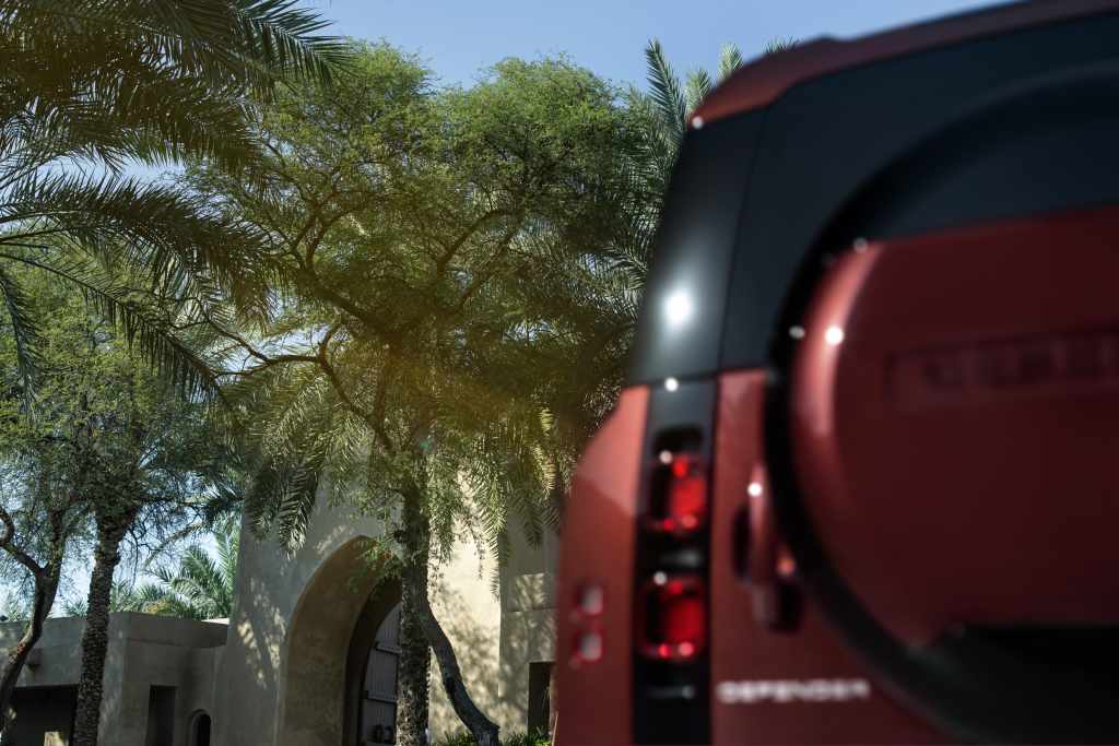 DEFENDER 130 SE P400 - SEDONA RED - LOCATION | Land Rover Media Newsroom