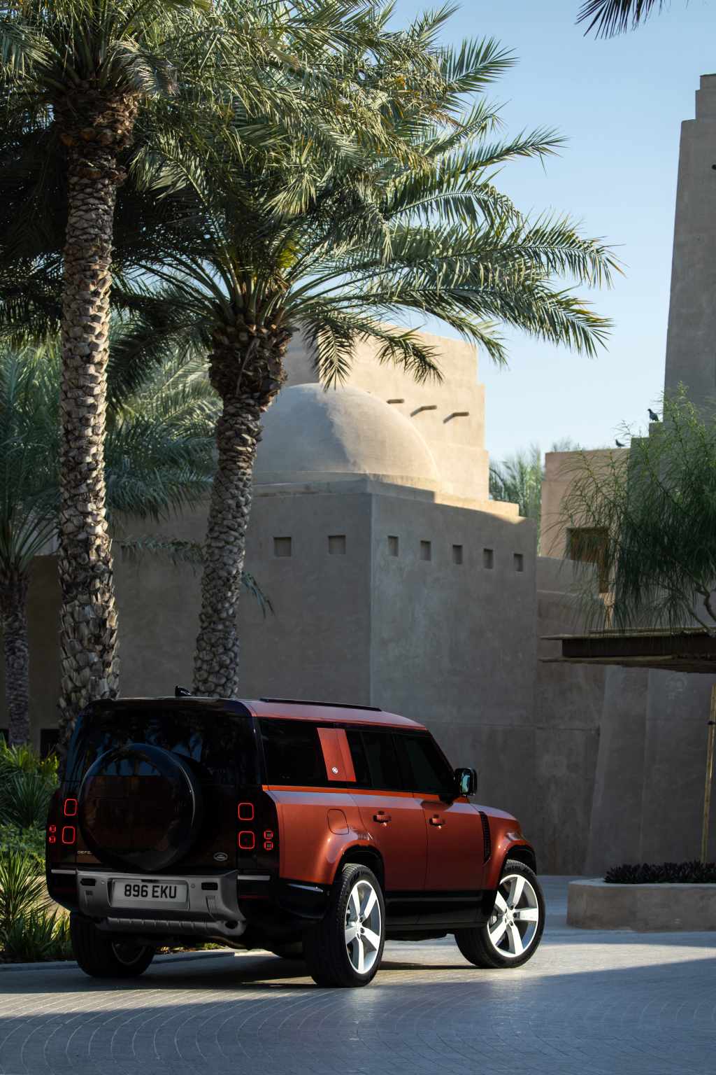 DEFENDER 130 SE P400 - SEDONA RED - LOCATION | Land Rover Media Newsroom