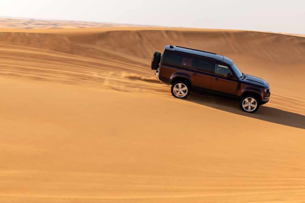 DEFENDER 130 SE P400 - SEDONA RED - DYNAMIC | Land Rover Media Newsroom