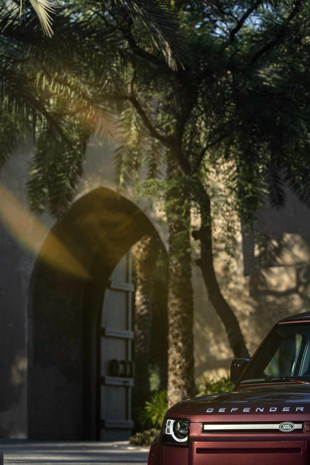 DEFENDER 130 SE P400 - SEDONA RED - LOCATION | Land Rover Media Newsroom