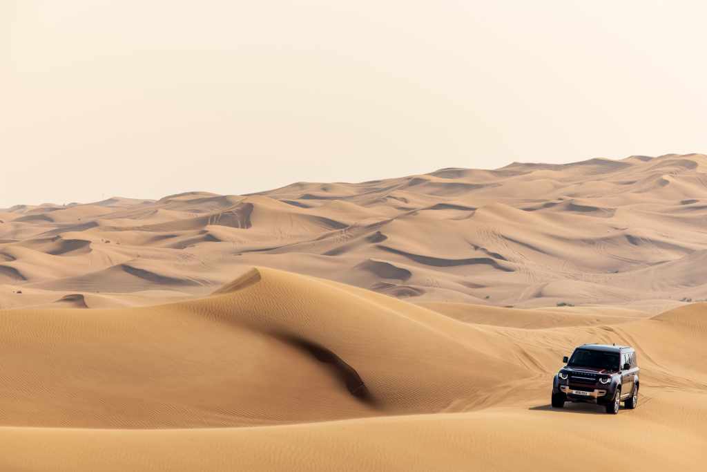 DEFENDER 130 SE P400 - SEDONA RED - DYNAMIC | Land Rover Media Newsroom