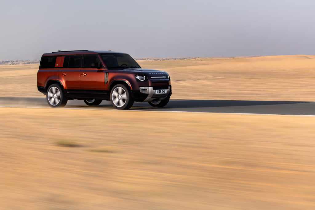 DEFENDER 130 SE P400 - SEDONA RED - DYNAMIC | Land Rover Media Newsroom