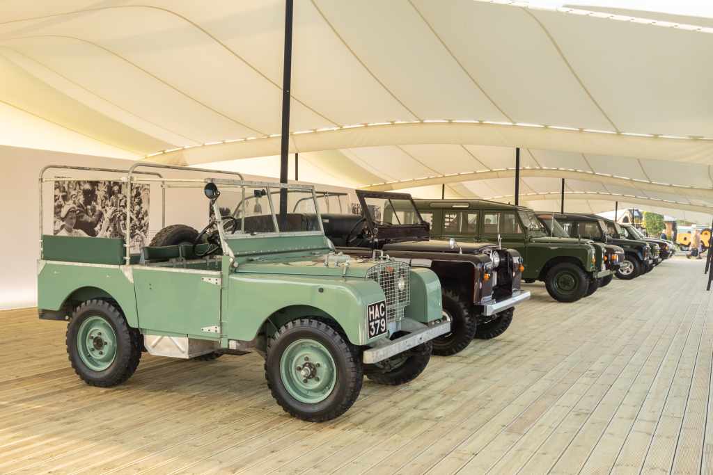JLR HONOURS QUEEN ELIZABETH II WITH UNIQUE GOODWOOD REVIVAL PARADE ...
