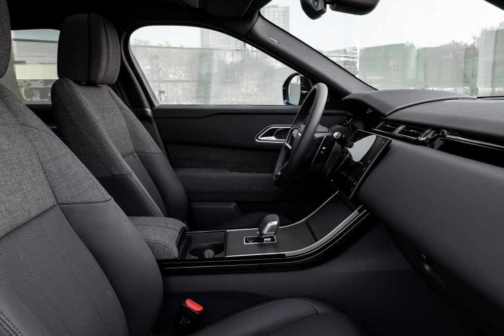 VELAR HSE DYNAMIC P400E - LOCATION | Land Rover Media Newsroom