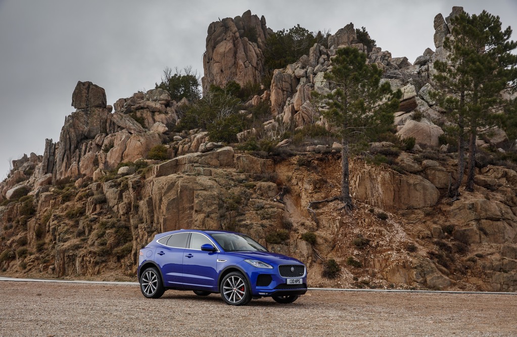 Der neue Jaguar E-PACE (Caesium Blue) | Jaguar Media Newsroom