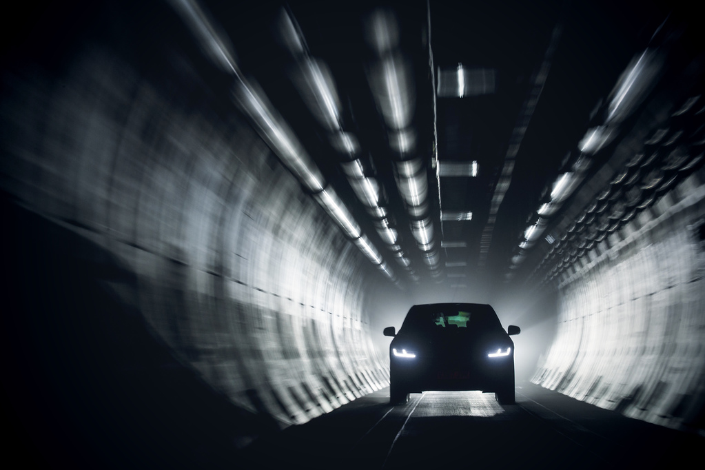 JAGUAR CHARGES THROUGH CHANNEL TUNNEL FOR CROSS-CONTINENT I-PACE DRIVE ...