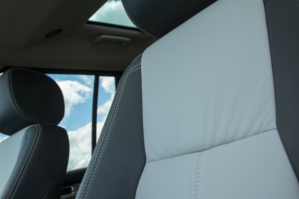 Striking Land Rover Features Bring Heightened Level Of Interior Luxury ...