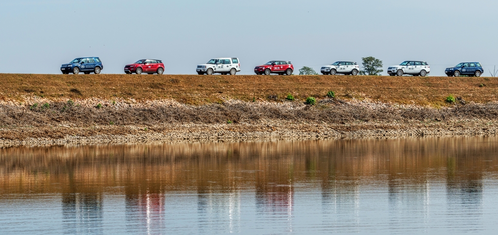 Land Rover Cements Born Free Partnership Announcing Their Support Of ...