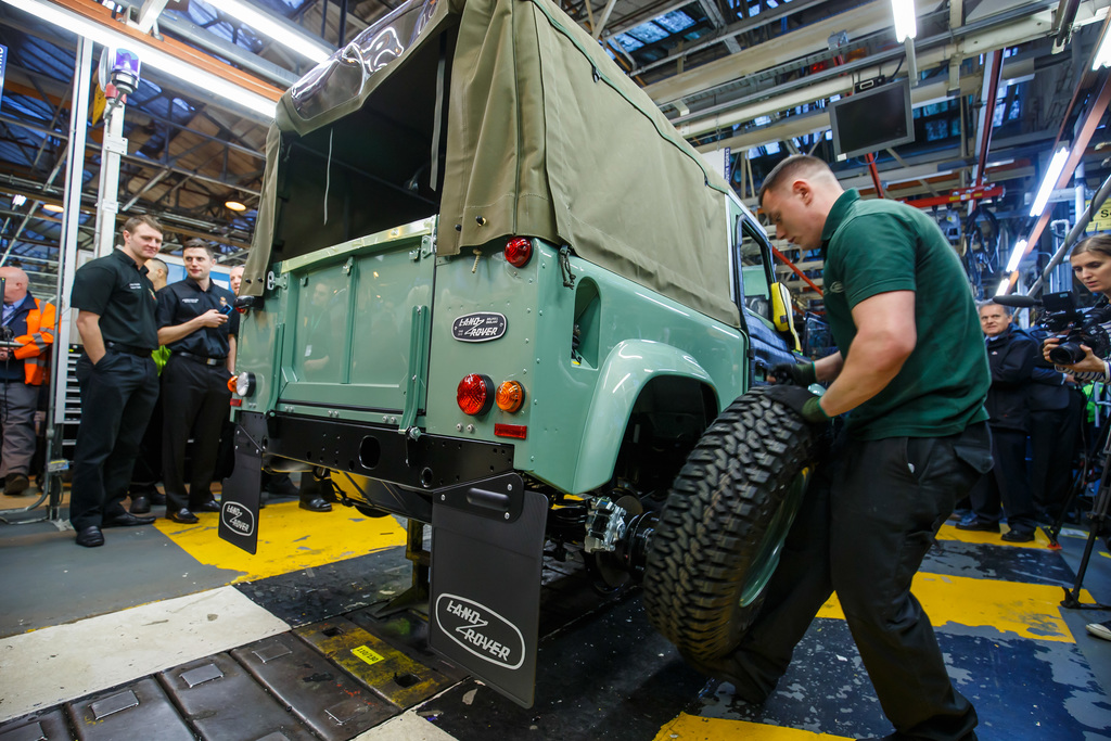 Celebrating The Legend - Last of the Current Land Rover Defenders is ...