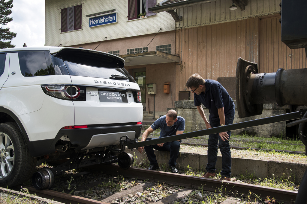 Semi-Autonomous Tech Helps Discovery Sport Pull 108-Tonne Train | JLR ...