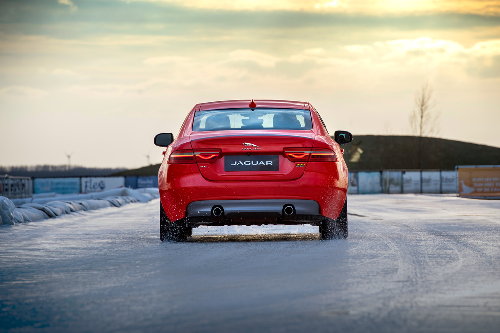 NEW XE 300 SPORT EDITION WINS GRIPPING ICE RACE | Jaguar Media Newsroom