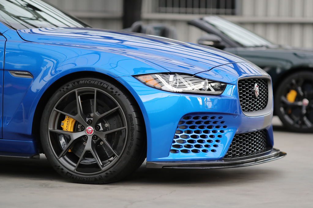 JAGUAR SHOWS WORLD’S FASTEST SALOON CAR IN LA | Land Rover Media Newsroom